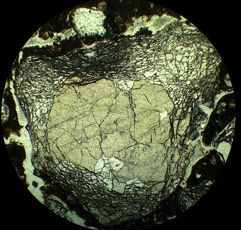 Picture of the month - thermal shock in quartz - ERNSTSON CLAUDIN ...
